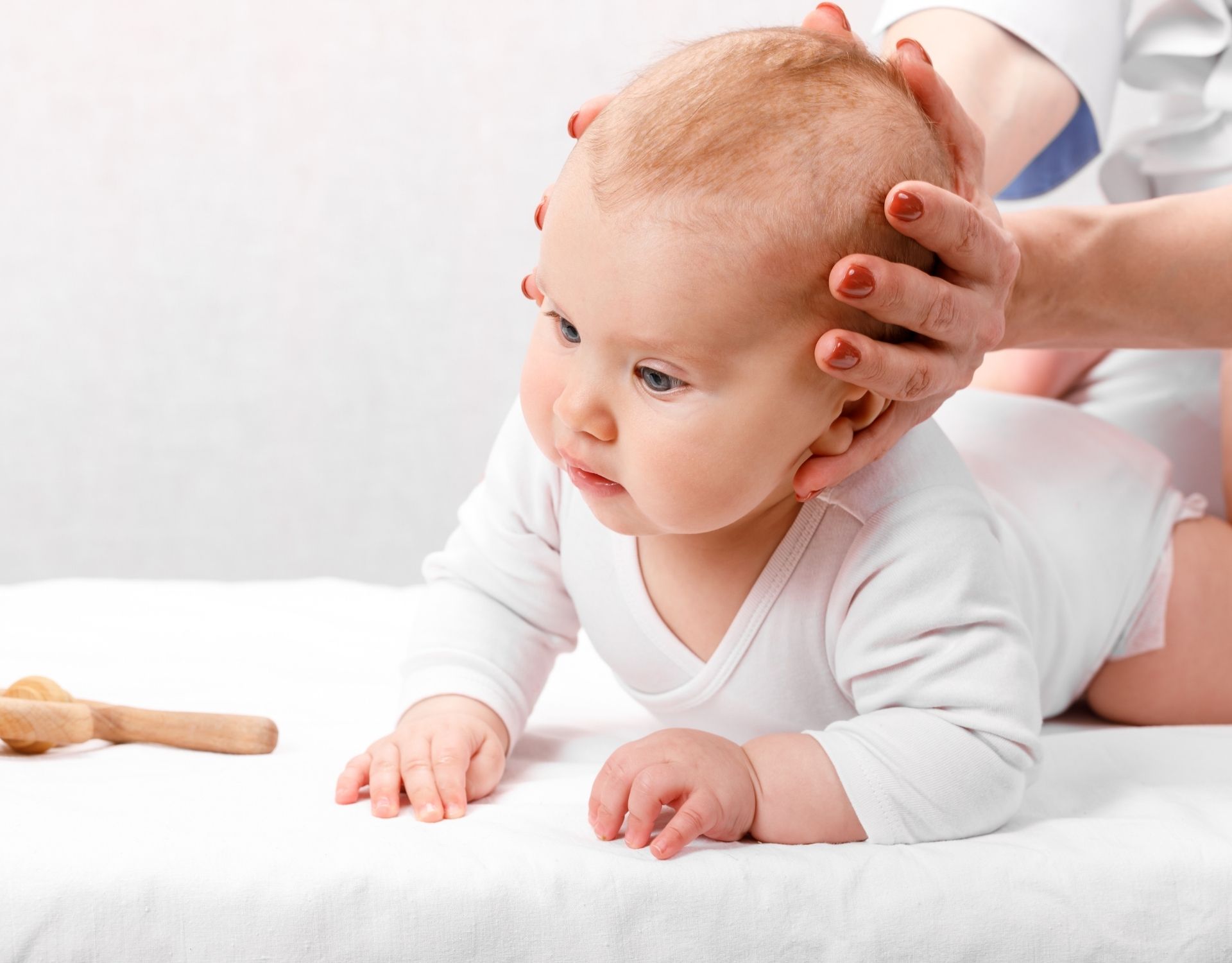 Eğri Boyun Hastalığı (Tortikolis) Nedir? Tanı ve Tedavisi | Ortopediatri
